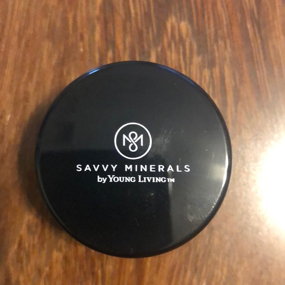 Young Living | Makeup | Nwt Young Living Savvy Minerals Jet Setter ...